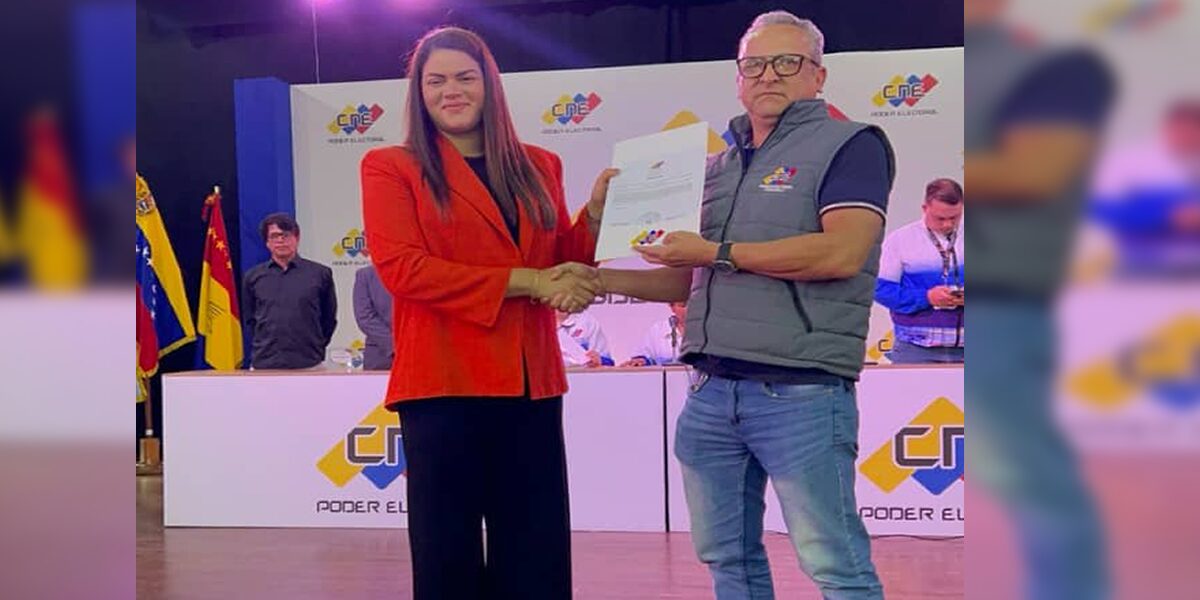 Alcaldesa Ana Fuentes es proclamada por el CNE