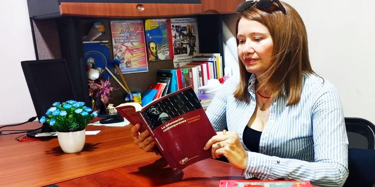 Presentan Libro Cubriendo a Chávez en Filven 2025